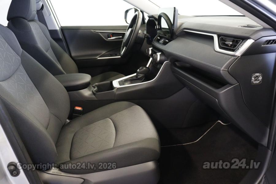 Grey Toyota RAV4 2025 in Tallinn, with an engine capacity of 2.49 L and mileage of 11 thousand km for 38900 €, photo 7 on AUTOMOTO.COM.LV