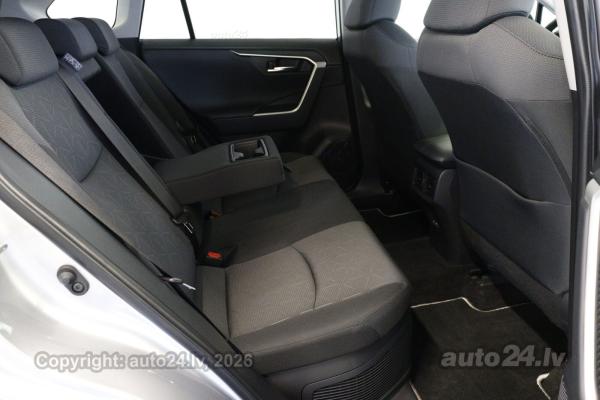 Grey Toyota RAV4 2025 in Tallinn, with an engine capacity of 2.49 L and mileage of 11 thousand km for 38900 €, photo 7 on AUTOMOTO.COM.LV