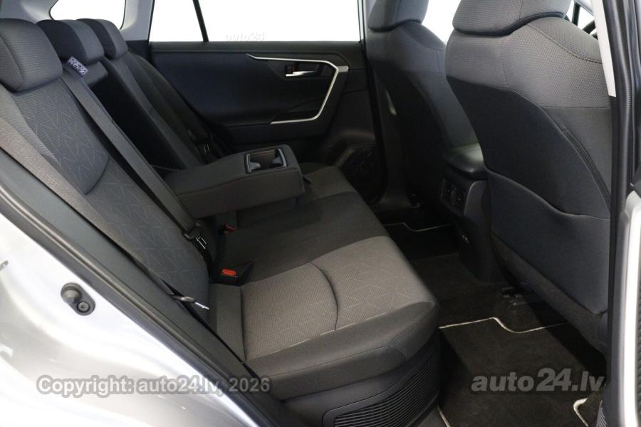 Grey Toyota RAV4 2025 in Tallinn, with an engine capacity of 2.49 L and mileage of 11 thousand km for 38900 €, photo 8 on AUTOMOTO.COM.LV