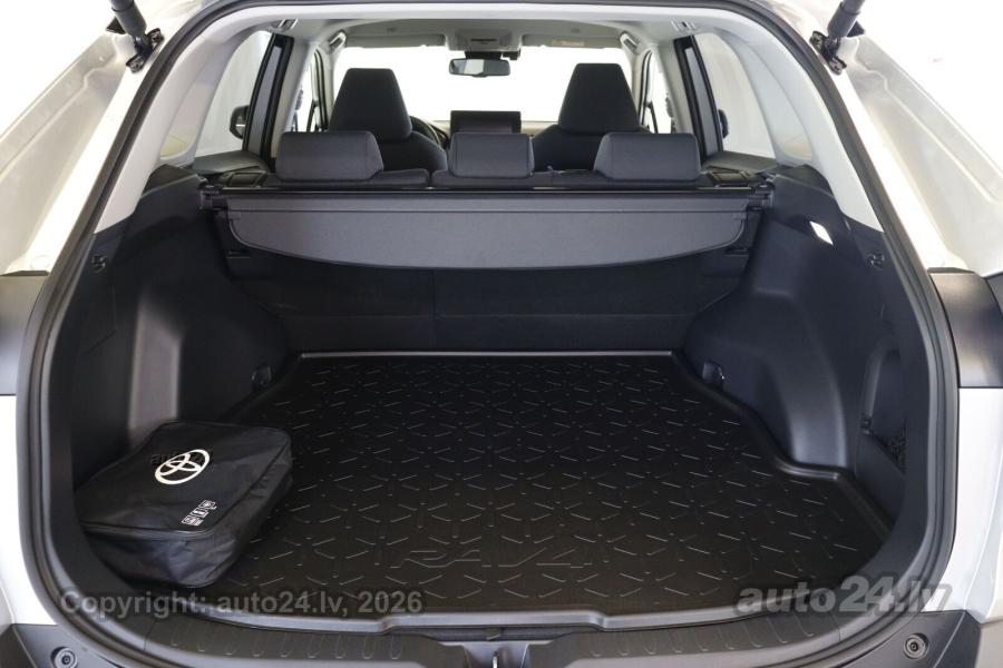 Grey Toyota RAV4 2025 in Tallinn, with an engine capacity of 2.49 L and mileage of 11 thousand km for 38900 €, photo 11 on AUTOMOTO.COM.LV