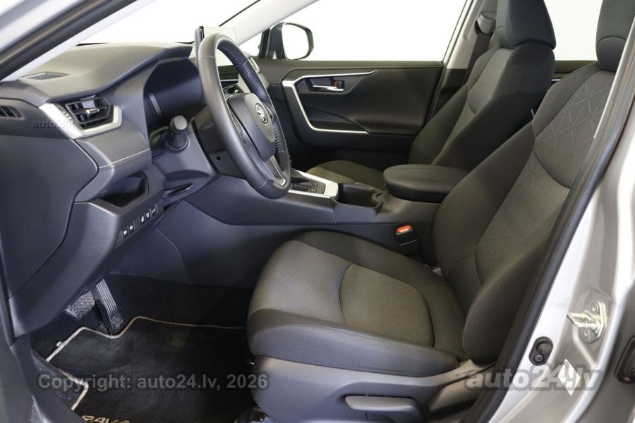 Grey Toyota RAV4 2025 in Tallinn, with an engine capacity of 2.49 L and mileage of 11 thousand km for 38900 €, photo 12 on AUTOMOTO.COM.LV