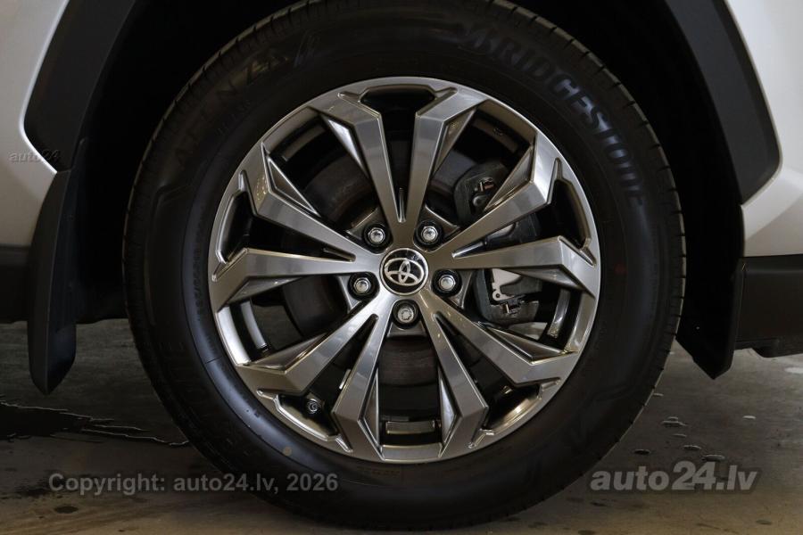 Grey Toyota RAV4 2025 in Tallinn, with an engine capacity of 2.49 L and mileage of 11 thousand km for 38900 €, photo 16 on AUTOMOTO.COM.LV
