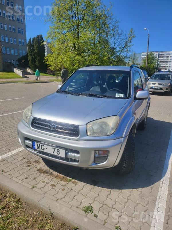 Toyota RAV4 2000 Rīga, ar dzinēja tilpumu 2.00 L un nobraukumu 213 tūkst. km par 2600 €, foto 3 vietnē AUTOMOTO.COM.LV