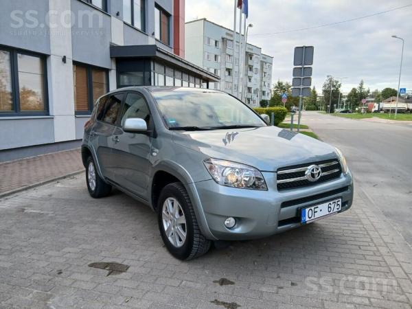 Toyota RAV4 2007 in Bauska, with an engine capacity of 2.20 L and mileage of 293 thousand km for 5350 €, photo 4 on AUTOMOTO.COM.LV