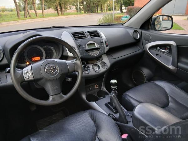Toyota RAV4 2007 in Bauska, with an engine capacity of 2.20 L and mileage of 293 thousand km for 5350 €, photo 6 on AUTOMOTO.COM.LV