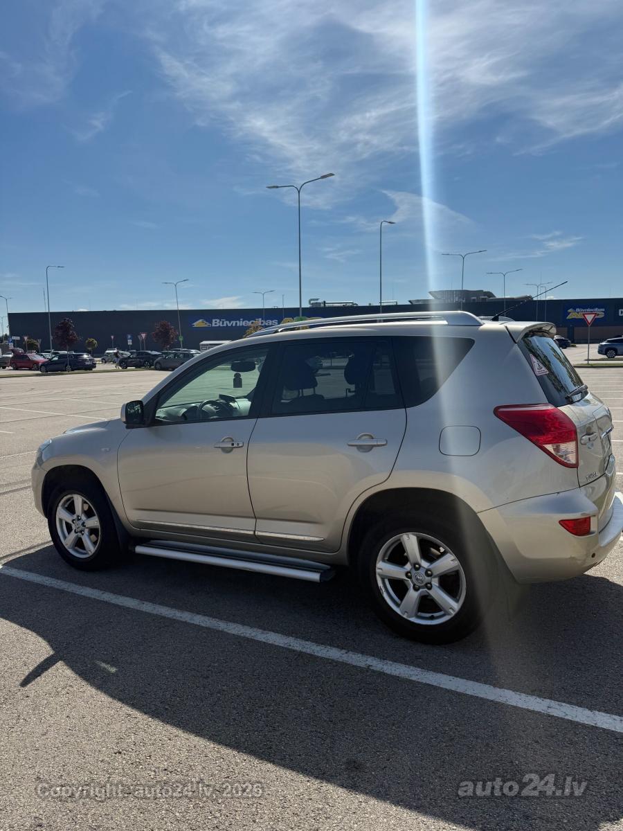Toyota RAV4 2009 Rīga, ar dzinēja tilpumu 2.00 L un nobraukumu 206 tūkst. km par 3550 €, foto 1 vietnē AUTOMOTO.COM.LV