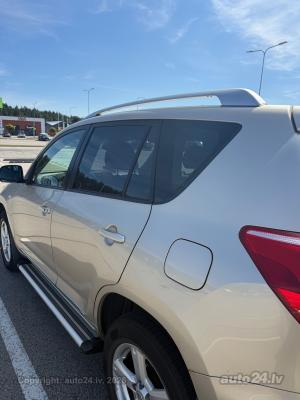 Toyota RAV4 2009 Rīga, ar dzinēja tilpumu 2.00 L un nobraukumu 206 tūkst. km par 3550 €, foto 9 vietnē AUTOMOTO.COM.LV