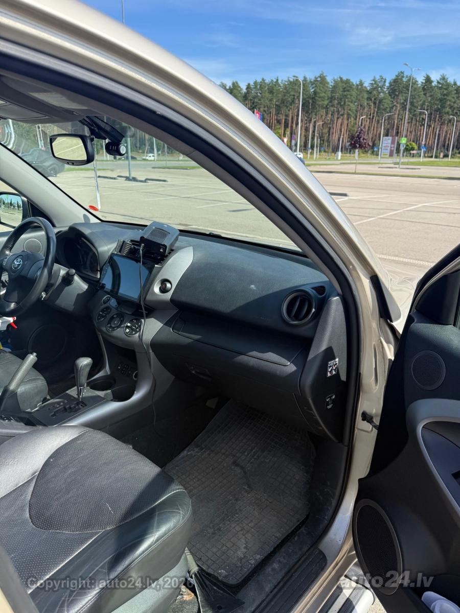 Toyota RAV4 2009 Rīga, ar dzinēja tilpumu 2.00 L un nobraukumu 206 tūkst. km par 3550 €, foto 10 vietnē AUTOMOTO.COM.LV