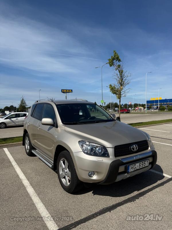 Toyota RAV4 2009 in Riga, with an engine capacity of 2.00 L and mileage of 206 thousand km for 3550 €, photo 4 on AUTOMOTO.COM.LV
