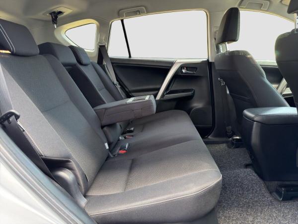 Toyota RAV4 2016 Pērnava, ar dzinēja tilpumu 2.50 L un nobraukumu 186 tūkst. km par 14900 €, foto 6 vietnē AUTOMOTO.COM.LV
