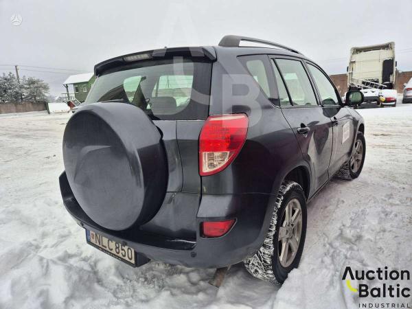 Toyota RAV4 2006 in Kaunas, with an engine capacity of 2.00 L and mileage of 187 thousand km for 3000 €, photo 3 on AUTOMOTO.COM.LV