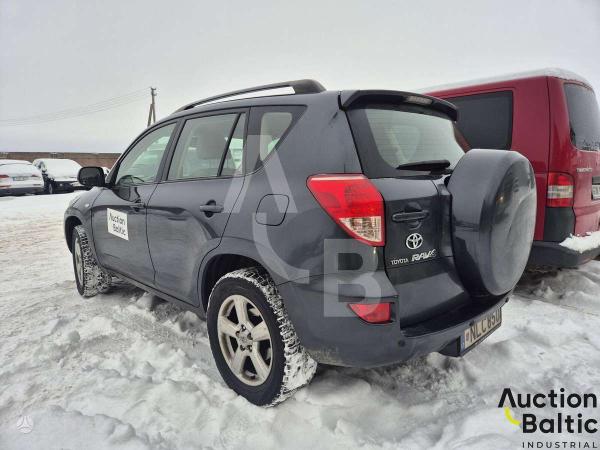 Toyota RAV4 2006 in Kaunas, with an engine capacity of 2.00 L and mileage of 187 thousand km for 3000 €, photo 4 on AUTOMOTO.COM.LV