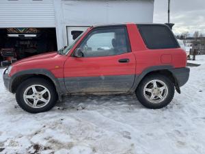 Red Toyota RAV4 1997 in Trakai, with an engine capacity of 2.00 L and mileage of 221 thousand km for 1950 €, photo 3 on AUTOMOTO.COM.LV