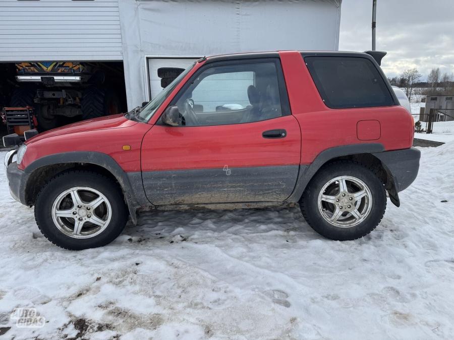 Red Toyota RAV4 1997 in Trakai, with an engine capacity of 2.00 L and mileage of 221 thousand km for 1950 €, photo 3 on AUTOMOTO.COM.LV