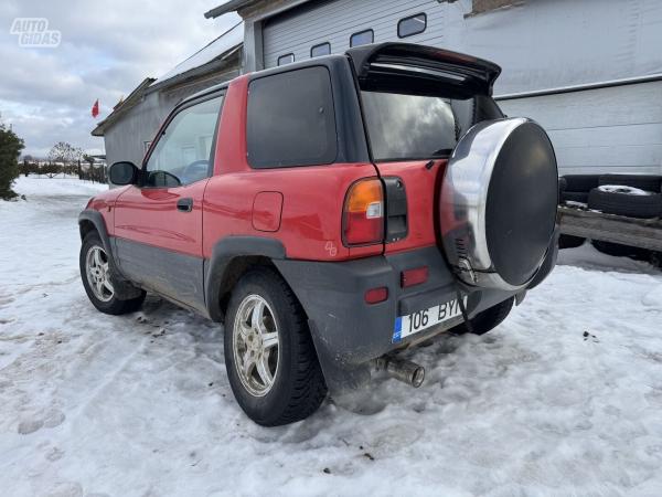 Red Toyota RAV4 1997 in Trakai, with an engine capacity of 2.00 L and mileage of 221 thousand km for 1950 €, photo 4 on AUTOMOTO.COM.LV