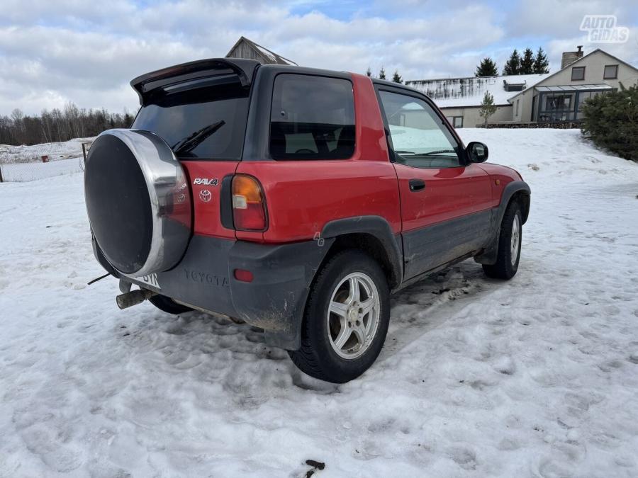Red Toyota RAV4 1997 in Trakai, with an engine capacity of 2.00 L and mileage of 221 thousand km for 1950 €, photo 5 on AUTOMOTO.COM.LV