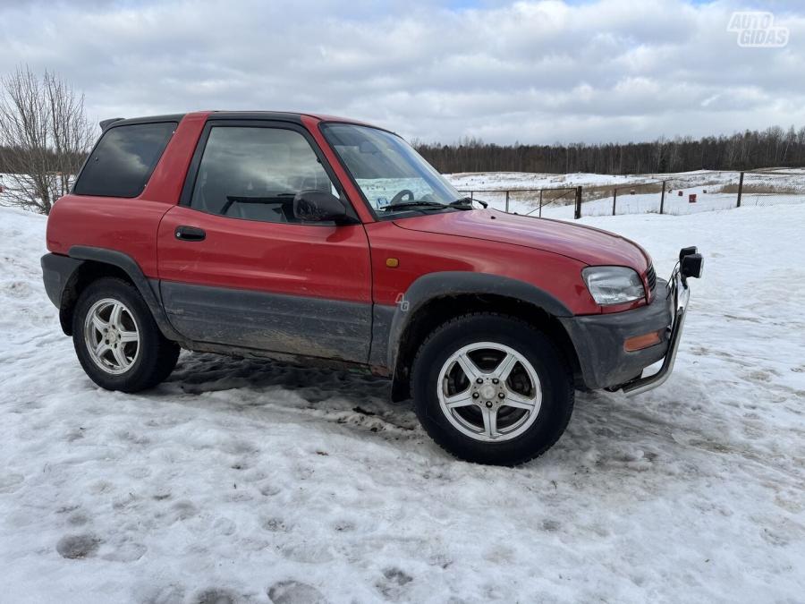 Red Toyota RAV4 1997 in Trakai, with an engine capacity of 2.00 L and mileage of 221 thousand km for 1950 €, photo 7 on AUTOMOTO.COM.LV