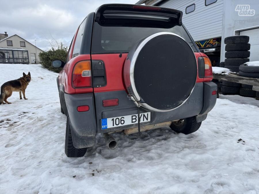 Red Toyota RAV4 1997 in Trakai, with an engine capacity of 2.00 L and mileage of 221 thousand km for 1950 €, photo 16 on AUTOMOTO.COM.LV