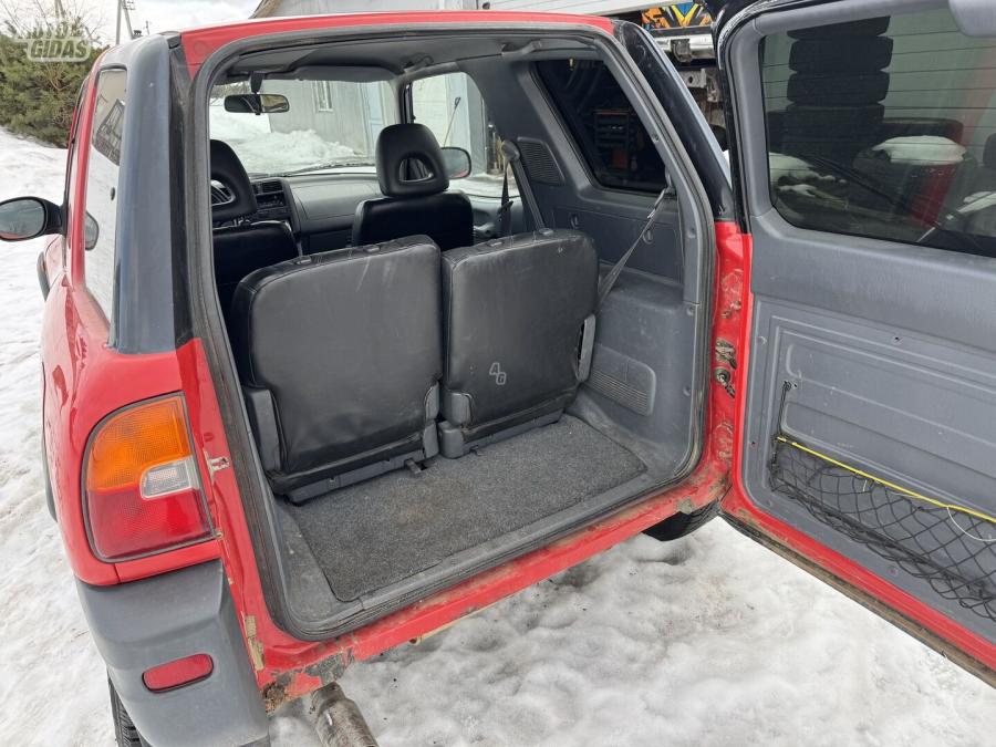 Red Toyota RAV4 1997 in Trakai, with an engine capacity of 2.00 L and mileage of 221 thousand km for 1950 €, photo 17 on AUTOMOTO.COM.LV