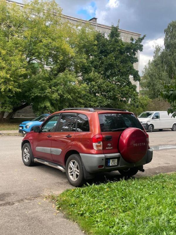 Sarkans Toyota RAV4 2000 Daugavpils, ar dzinēja tilpumu 2.00 L un nobraukumu 259 tūkst. km par 2300 €, foto 4 vietnē AUTOMOTO.COM.LV