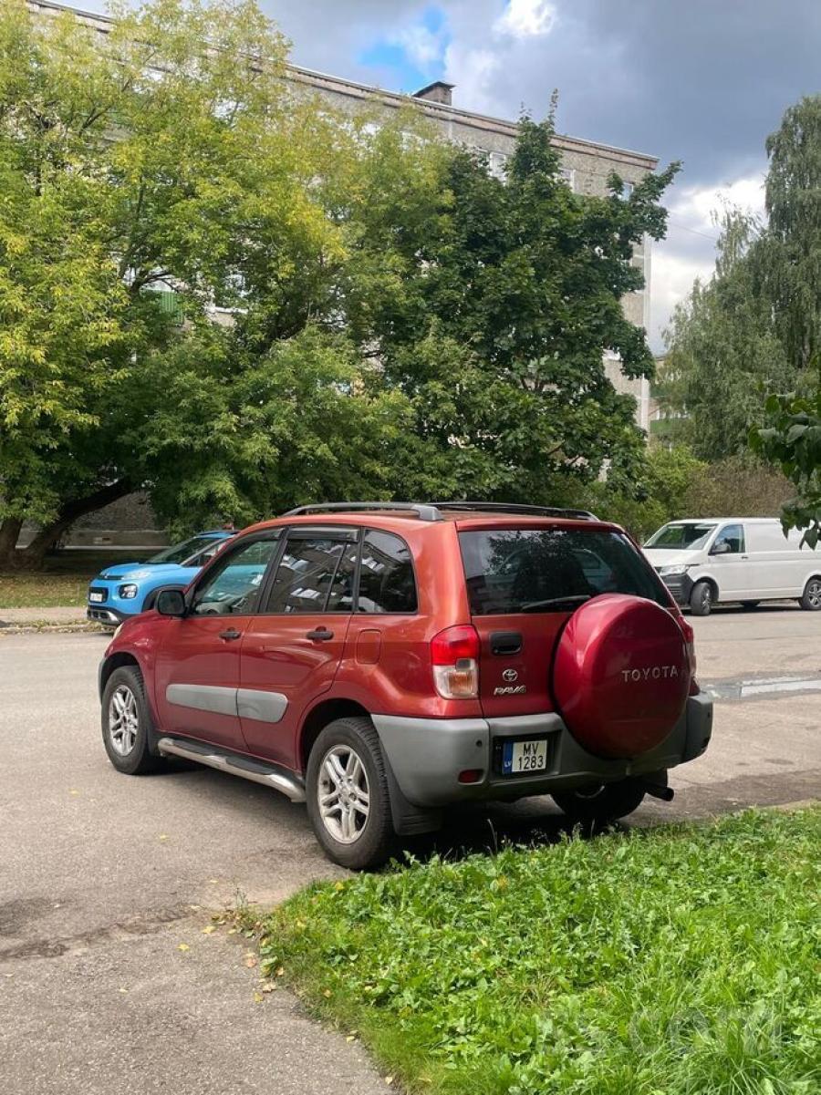Red Toyota RAV4 2000 in Daugavpils, with an engine capacity of 2.00 L and mileage of 259 thousand km for 2300 €, photo 4 on AUTOMOTO.COM.LV
