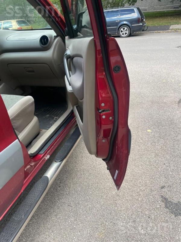 Sarkans Toyota RAV4 2000 Daugavpils, ar dzinēja tilpumu 2.00 L un nobraukumu 259 tūkst. km par 2300 €, foto 11 vietnē AUTOMOTO.COM.LV