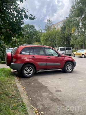 Sarkans Toyota RAV4 2000 Daugavpils, ar dzinēja tilpumu 2.00 L un nobraukumu 259 tūkst. km par 1400 €, foto 4 vietnē AUTOMOTO.COM.LV