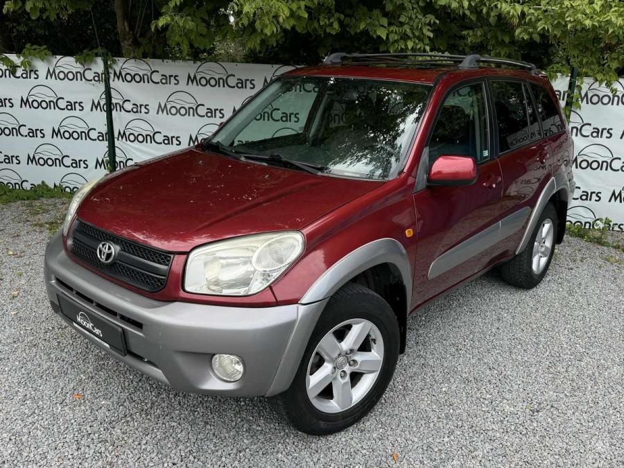 Red Toyota RAV4 2005 in Vilnius, with an engine capacity of 2.36 L and mileage of 114 thousand km for 3000 €, photo 1 on AUTOMOTO.COM.LV