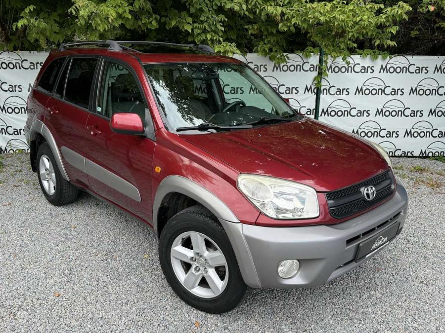 Red Toyota RAV4 2005 in Vilnius, with an engine capacity of 2.36 L and mileage of 114 thousand km for 3000 €, photo 3 on AUTOMOTO.COM.LV