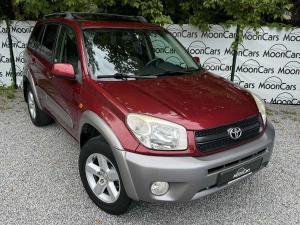 Red Toyota RAV4 2005 in Vilnius, with an engine capacity of 2.36 L and mileage of 114 thousand km for 3000 €, photo 4 on AUTOMOTO.COM.LV