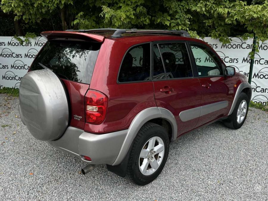 Red Toyota RAV4 2005 in Vilnius, with an engine capacity of 2.36 L and mileage of 114 thousand km for 3000 €, photo 6 on AUTOMOTO.COM.LV