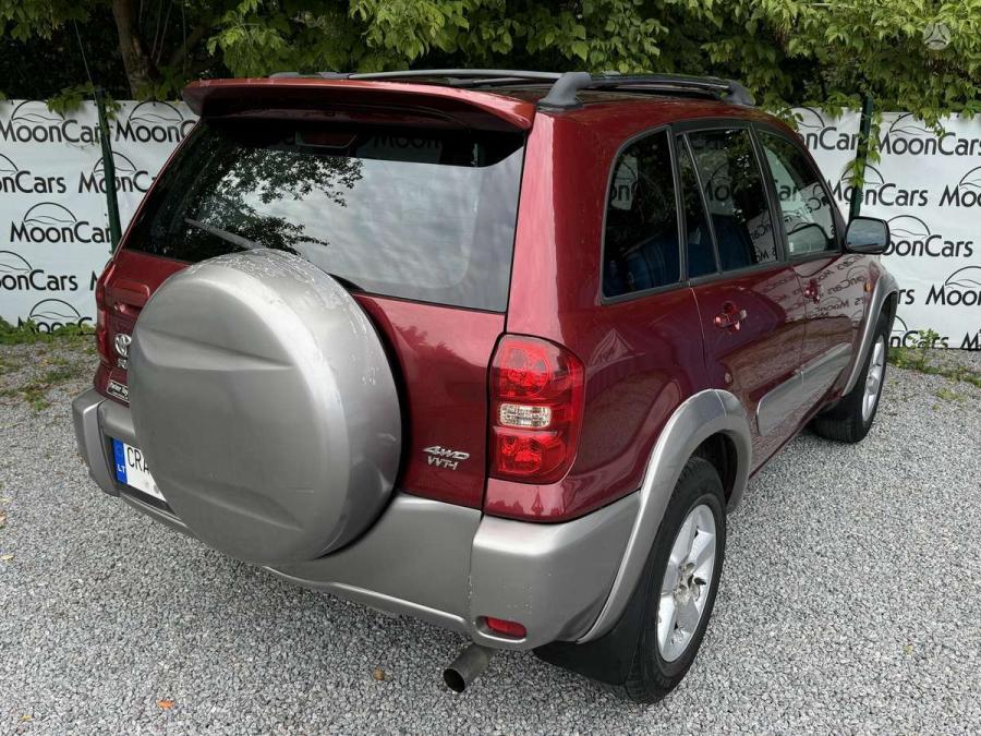 Red Toyota RAV4 2005 in Vilnius, with an engine capacity of 2.36 L and mileage of 114 thousand km for 3000 €, photo 7 on AUTOMOTO.COM.LV