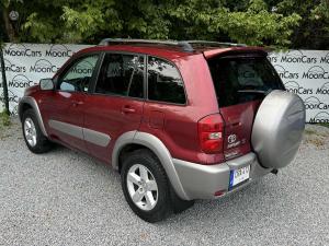 Red Toyota RAV4 2005 in Vilnius, with an engine capacity of 2.36 L and mileage of 114 thousand km for 3000 €, photo 8 on AUTOMOTO.COM.LV