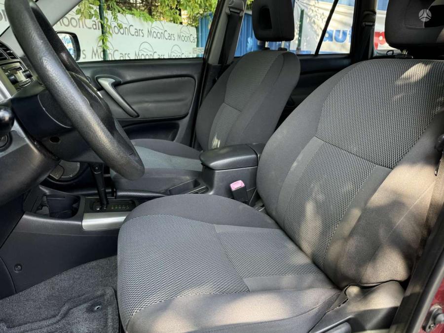 Red Toyota RAV4 2005 in Vilnius, with an engine capacity of 2.36 L and mileage of 114 thousand km for 3000 €, photo 22 on AUTOMOTO.COM.LV