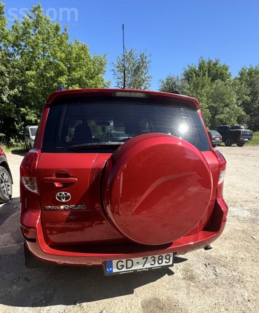 Sarkans Toyota RAV4 2006 Rīga, ar dzinēja tilpumu 2.20 L un nobraukumu 297 tūkst. km par 4000 €, foto 3 vietnē AUTOMOTO.COM.LV