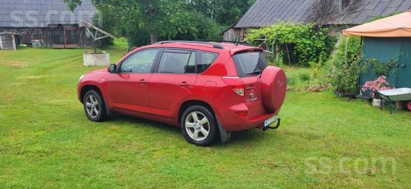 Red Toyota RAV4 2006 in Valmiera, with an engine capacity of 2.00 L and mileage of 216 thousand km for 3700 €, photo 2 on AUTOMOTO.COM.LV