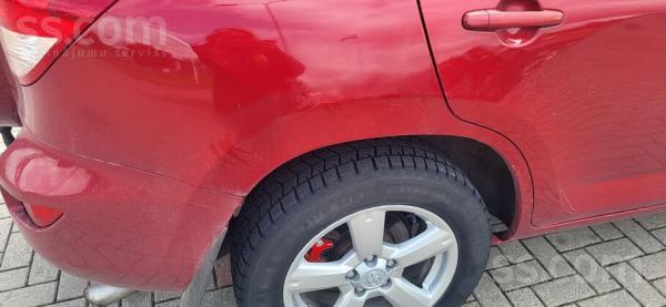 Red Toyota RAV4 2006 in Valmiera, with an engine capacity of 2.00 L and mileage of 216 thousand km for 3700 €, photo 8 on AUTOMOTO.COM.LV