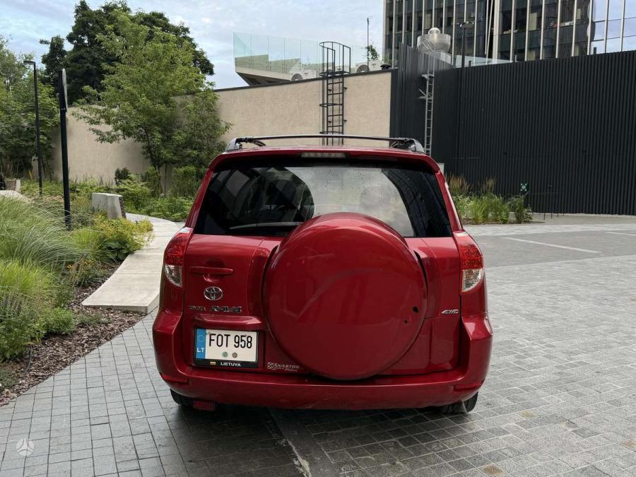 Red Toyota RAV4 2006 in Vilnius, with an engine capacity of 3.50 L and mileage of 180 thousand km for 3990 €, photo 5 on AUTOMOTO.COM.LV