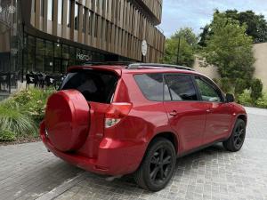 Red Toyota RAV4 2006 in Vilnius, with an engine capacity of 3.50 L and mileage of 180 thousand km for 3990 €, photo 6 on AUTOMOTO.COM.LV