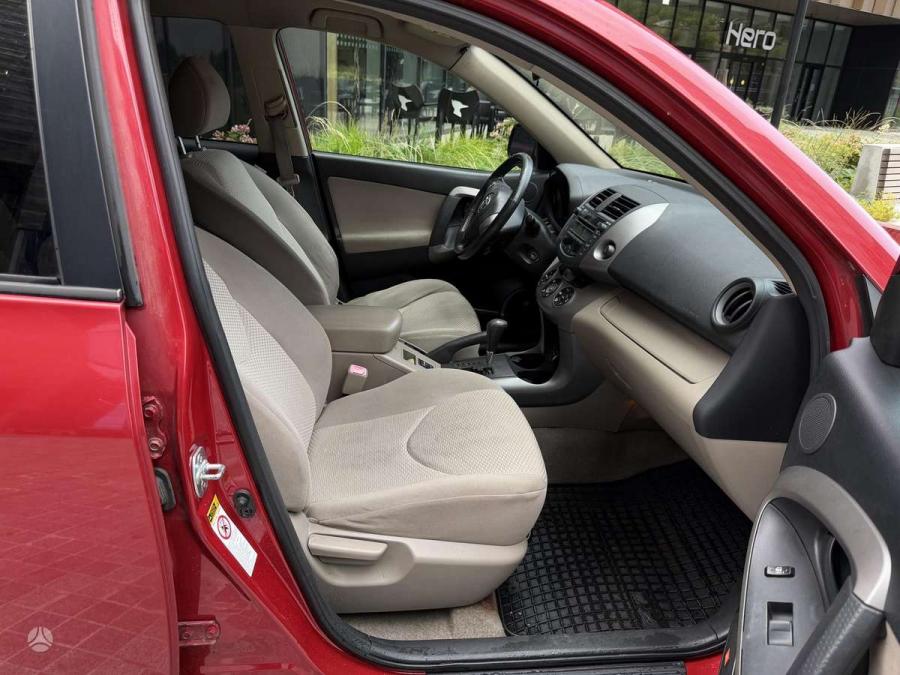 Red Toyota RAV4 2006 in Vilnius, with an engine capacity of 3.50 L and mileage of 180 thousand km for 3990 €, photo 10 on AUTOMOTO.COM.LV