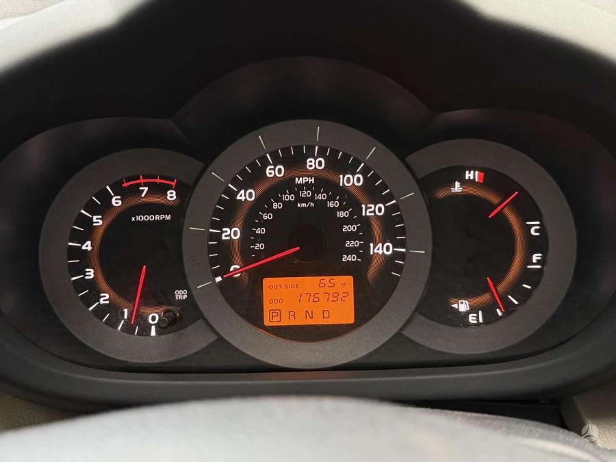Red Toyota RAV4 2006 in Vilnius, with an engine capacity of 3.50 L and mileage of 180 thousand km for 3990 €, photo 14 on AUTOMOTO.COM.LV
