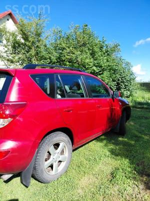 Sarkans Toyota RAV4 2006 Dobele, ar dzinēja tilpumu 2.20 L un nobraukumu 279 tūkst. km par 2300 €, foto 3 vietnē AUTOMOTO.COM.LV