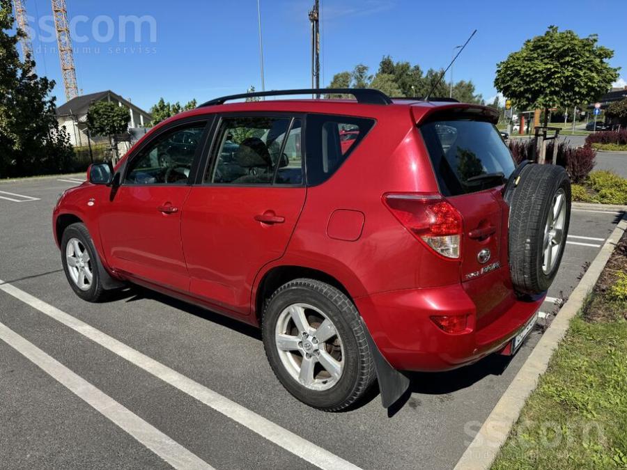 Sarkans Toyota RAV4 2006 Rīga, ar dzinēja tilpumu 2.20 L un nobraukumu 268 tūkst. km par 3600 €, foto 3 vietnē AUTOMOTO.COM.LV