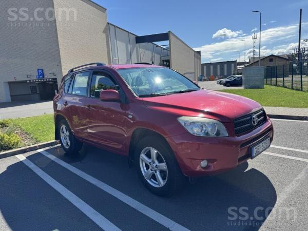 Red Toyota RAV4 2006 in Riga, with an engine capacity of 2.20 L and mileage of 268 thousand km for 3600 €, photo 3 on AUTOMOTO.COM.LV