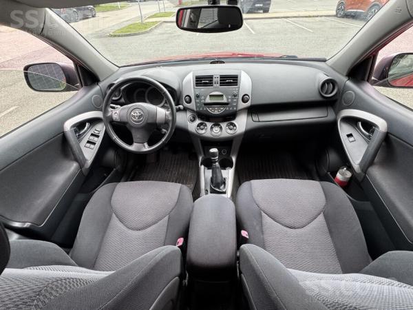 Red Toyota RAV4 2006 in Riga, with an engine capacity of 2.20 L and mileage of 268 thousand km for 3600 €, photo 5 on AUTOMOTO.COM.LV