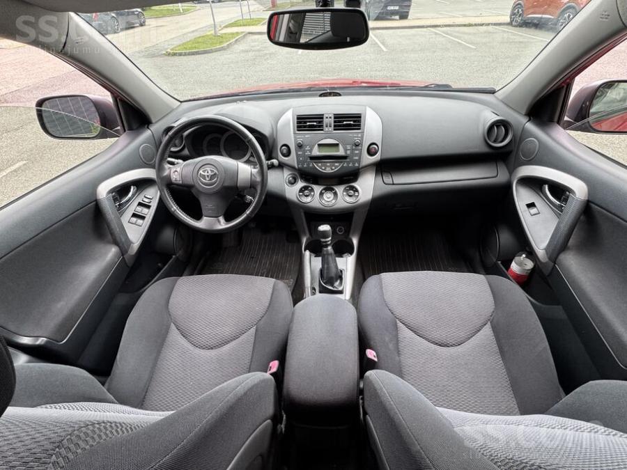 Sarkans Toyota RAV4 2006 Rīga, ar dzinēja tilpumu 2.20 L un nobraukumu 268 tūkst. km par 3600 €, foto 6 vietnē AUTOMOTO.COM.LV