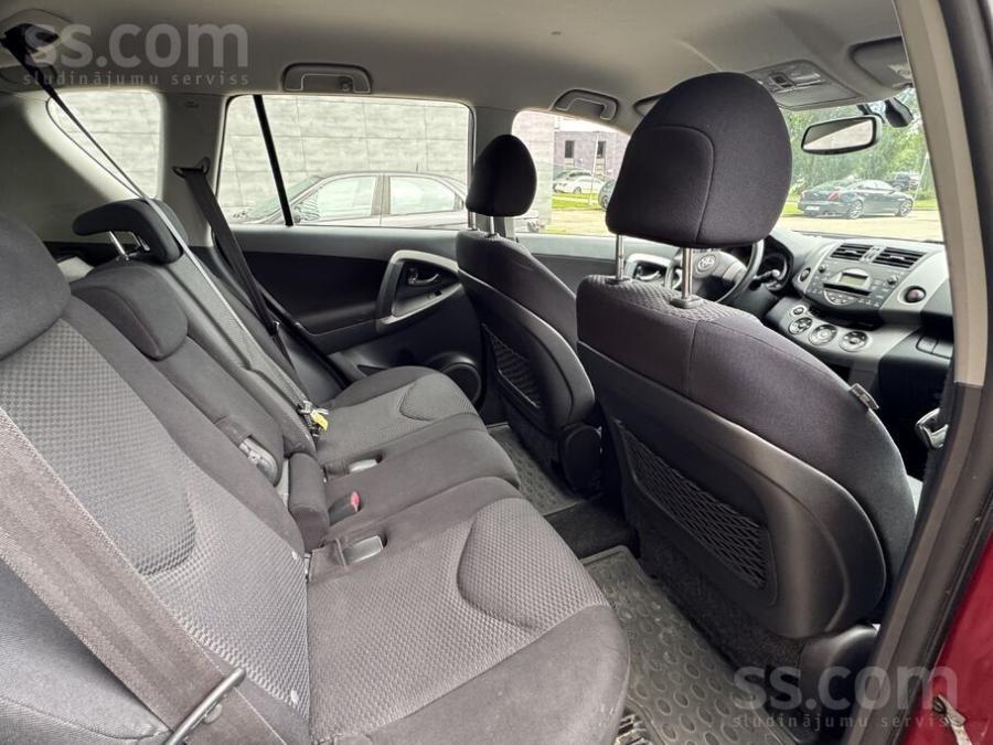 Sarkans Toyota RAV4 2006 Rīga, ar dzinēja tilpumu 2.20 L un nobraukumu 268 tūkst. km par 3600 €, foto 8 vietnē AUTOMOTO.COM.LV