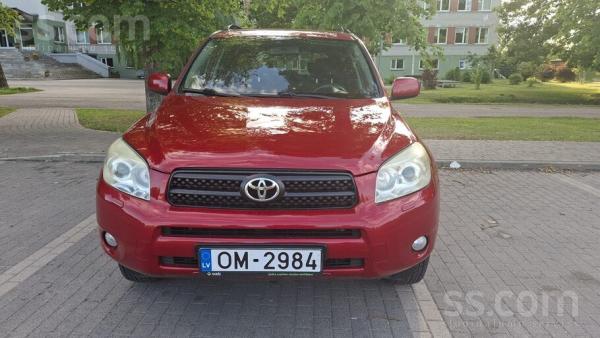 Red Toyota RAV4 2007 in Jelgava, with an engine capacity of 2.00 L and mileage of 220 thousand km for 6000 €, photo 1 on AUTOMOTO.COM.LV
