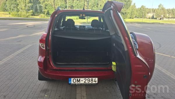 Red Toyota RAV4 2007 in Jelgava, with an engine capacity of 2.00 L and mileage of 220 thousand km for 6000 €, photo 5 on AUTOMOTO.COM.LV