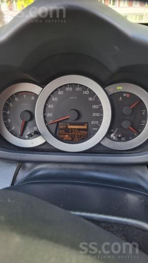 Sarkans Toyota RAV4 2007 Jelgava, ar dzinēja tilpumu 2.00 L un nobraukumu 220 tūkst. km par 6000 €, foto 9 vietnē AUTOMOTO.COM.LV
